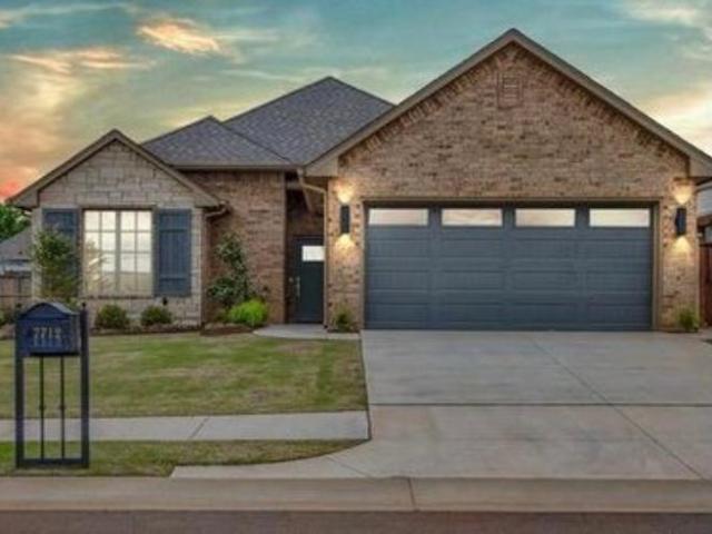 3 Br, 2 bath, Single Family 7712 Nw 136th Ter