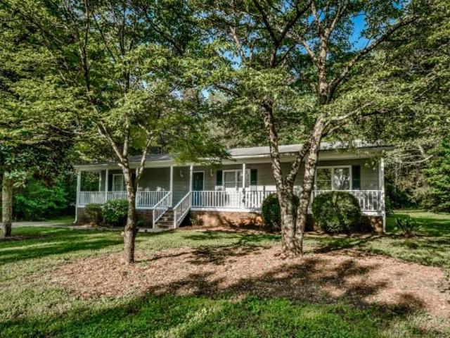 3 Br, 2 bath, Single Family 7730 Deer Track Drive