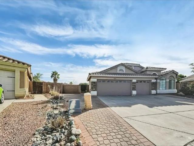 3 Br, 2 bath, Single Family 7815 S 63rd Dr