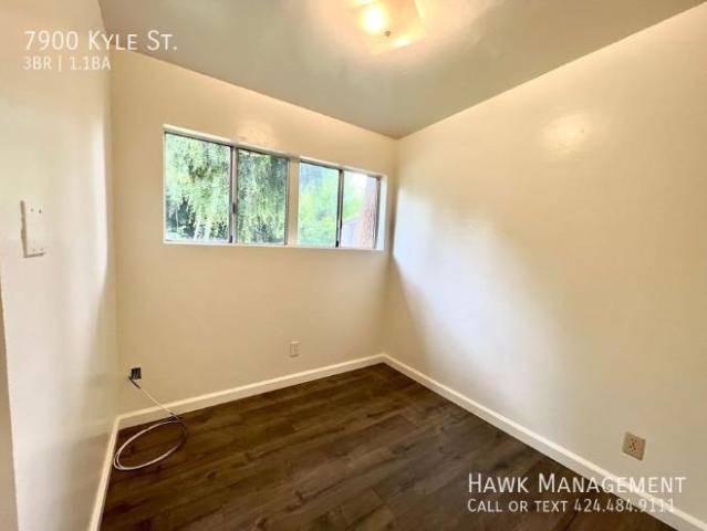 3 Br, 2 bath, Single Family 7900 Kyle St
