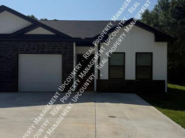3 Br, 2 bath, Single Family 795 Lyman Road
