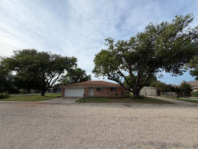 3 Br, 2 bath, Single Family 798 Scarlet Dr