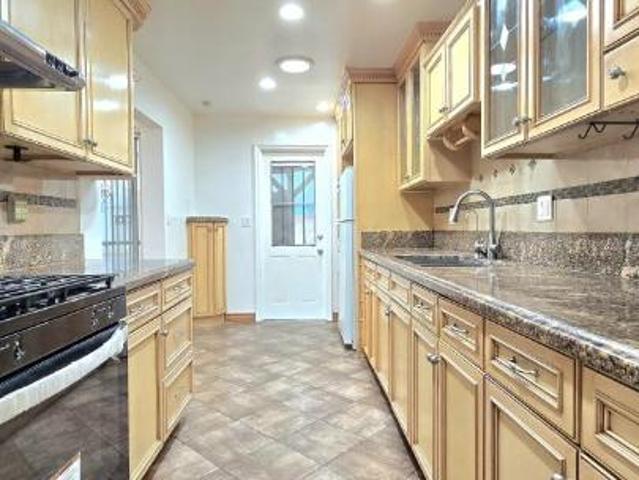 3 Br, 2 bath, Single Family 700 E Angeleno Ave
