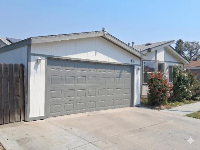3 Br, 2 bath, Single Family 700 E Washington St