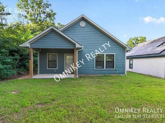 3 Br, 2 bath, Single Family 707 E Woodard St