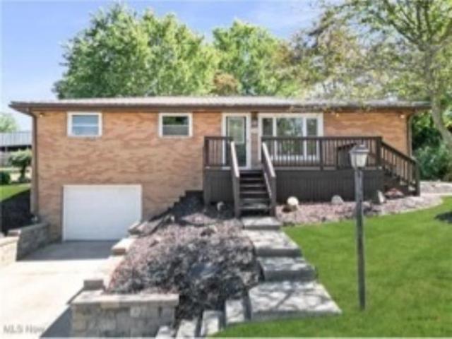 3 Br, 2 bath, Single Family 704 Douglas Avenue
