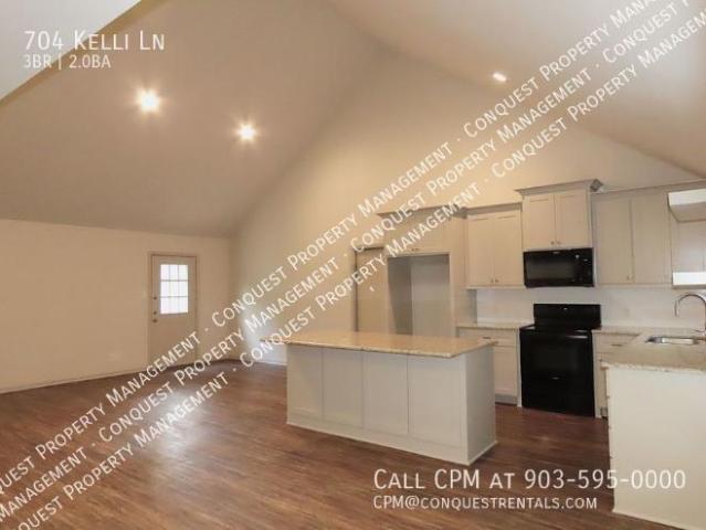 3 Br, 2 bath, Single Family 704 Kelli Ln