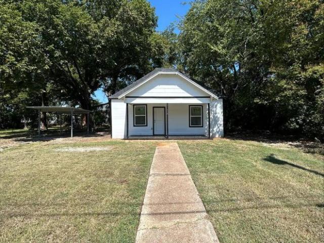 3 Br, 2 bath, Single Family 705 East Jones Street