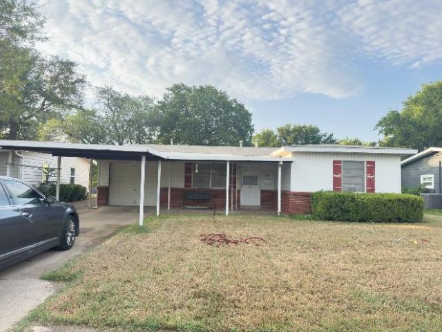3 Br, 2 bath, Single Family 705 Greenway