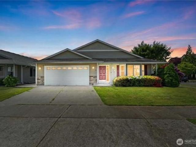 3 Br, 2 bath, Single Family 7101 33rd Way NE