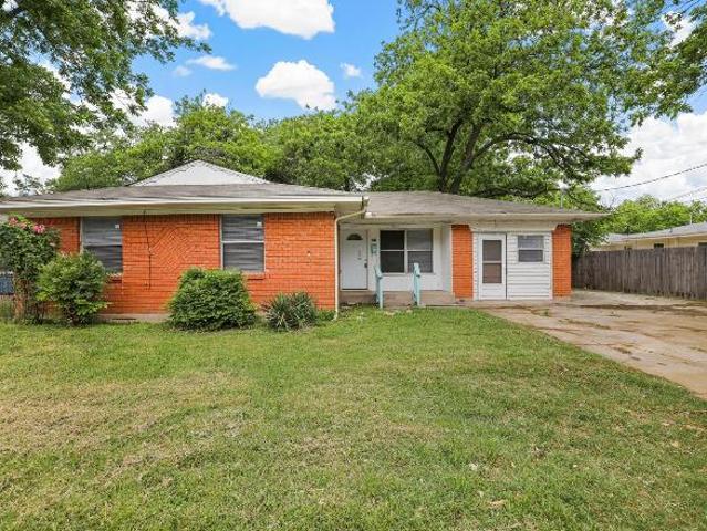 3 Br, 2 bath, Single Family 711 North Carroll Boulevard