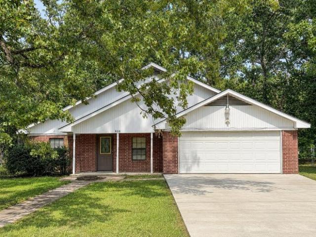 3 Br, 2 bath, Single Family 712 Edgewood Circle