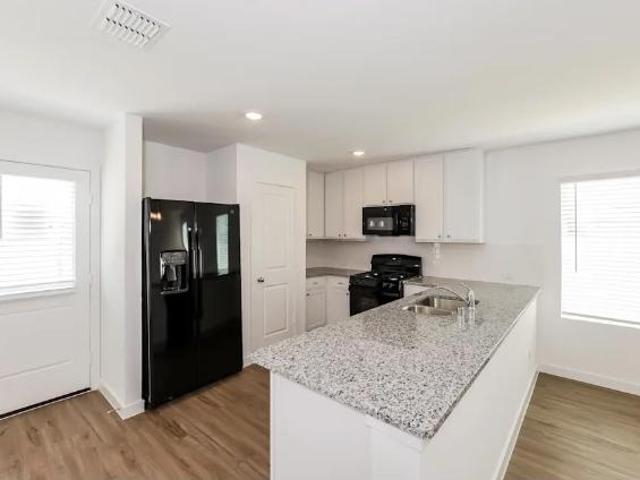 3 Br, 2 bath, Single Family 7133 Landings Edge Rd