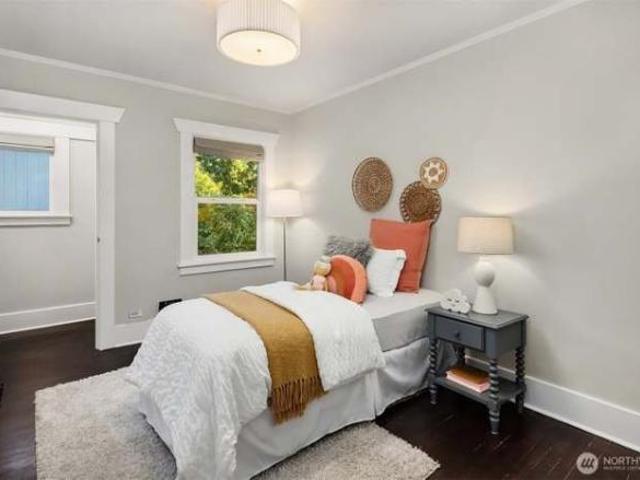 3 Br, 2 bath, Single Family 716 N 96th St