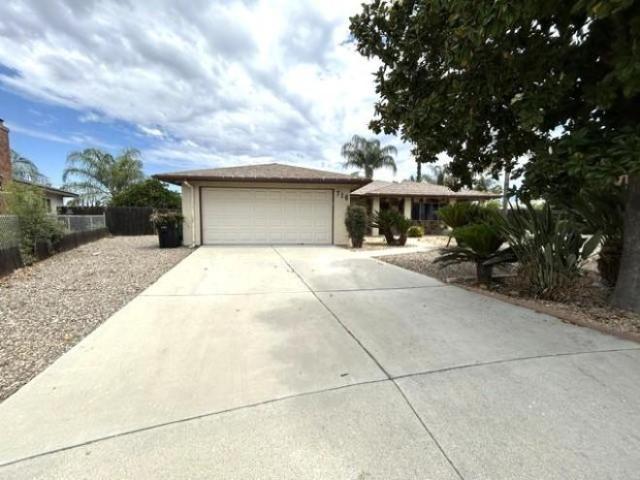 3 Br, 2 bath, Single Family 716 Robert Dr