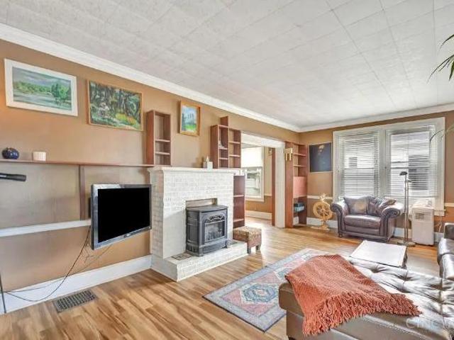 3 Br, 2 bath, Single Family 719 S College Ave