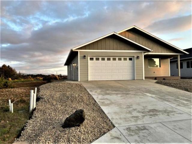 3 Br, 2 bath, Single Family 719 Seacrest Dr