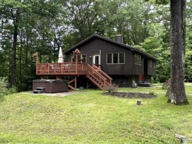 3 Br, 2 bath, Single Family 71 Summit Rd