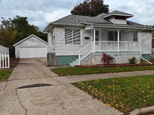 3 Br, 2 bath, Single Family 7202 Chestnut Ave