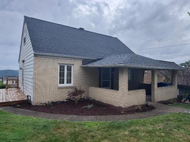 3 Br, 2 bath, Single Family 720 6th St