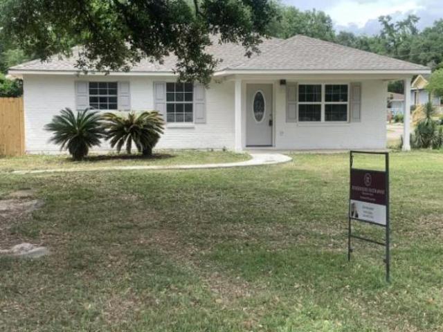 3 Br, 2 bath, Single Family 720 W Railroad St