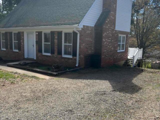 3 Br, 2 bath, Single Family 722 Jefferson St