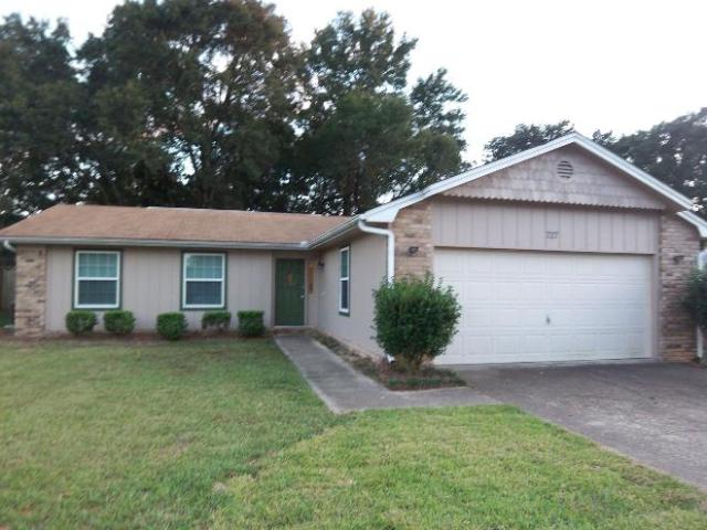 3 Br, 2 bath, Single Family 727 Valley Ridge Way