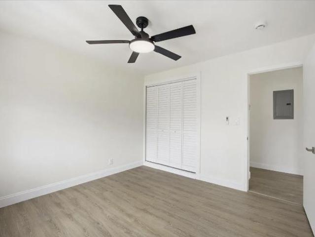 3 Br, 2 bath, Single Family 737 W Ilex Dr