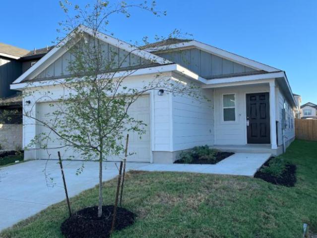 3 Br, 2 bath, Single Family 735 Bluegrass Pt