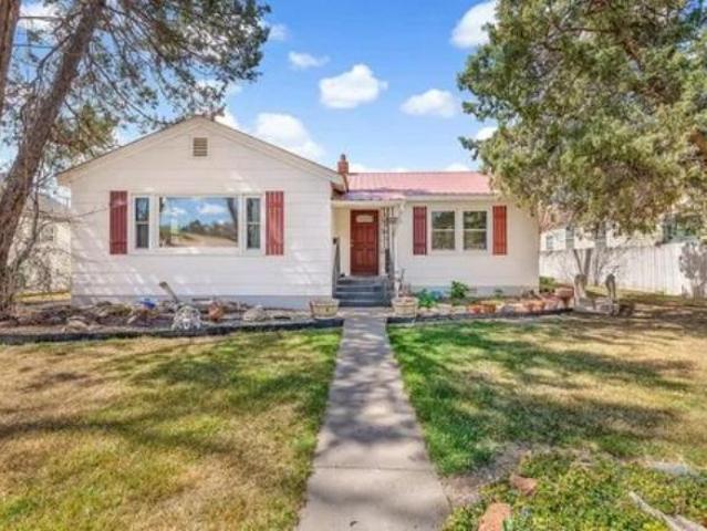3 Br, 2 bath, Single Family 735 Howard St