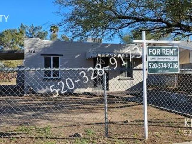 3 Br, 2 bath, Single Family 738 W Paris Promendade