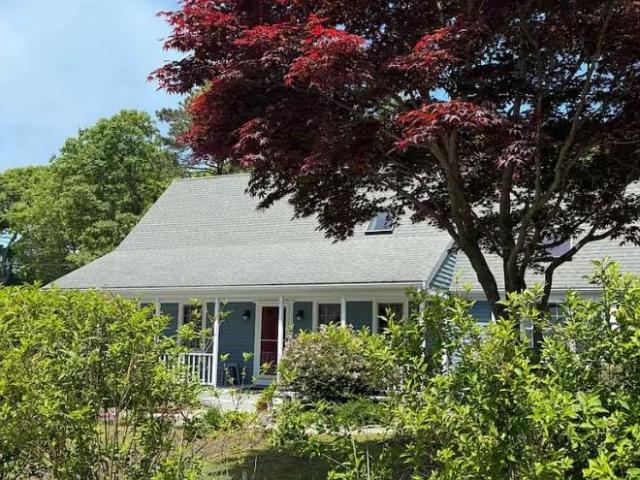 3 Br, 2 bath, Single Family 7 Annawon Rd