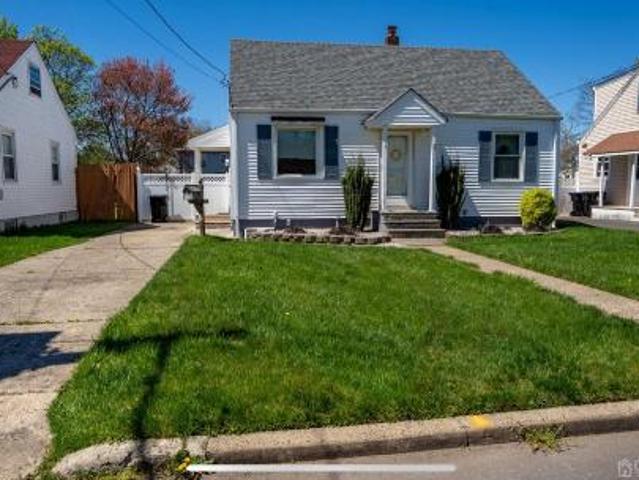 3 Br, 2 bath, Single Family 7 Sherman Ave