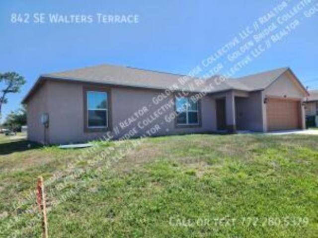 3 Br, 2 bath, Single Family 842 SE Walters Terrace