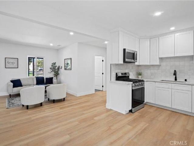 3 Br, 2 bath, Single Family 856 Newton St