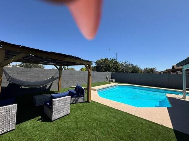 3 Br, 2 bath, Single Family 8575 N 107th Dr