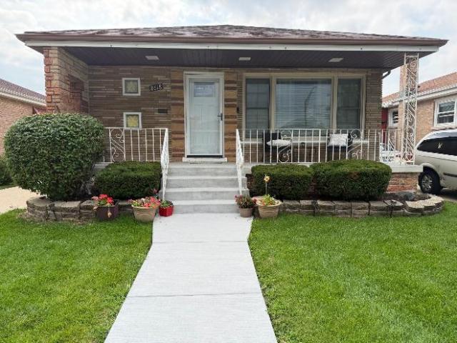 3 Br, 2 bath, Single Family 8618 S Komensky Ave