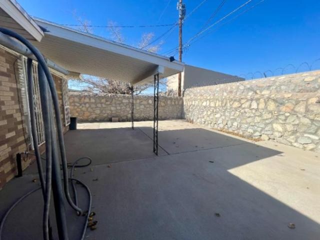 3 Br, 2 bath, Single Family 8621 Mettler Dr