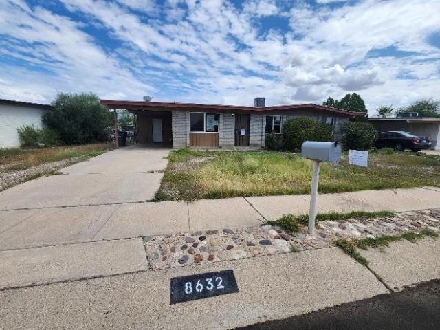 3 Br, 2 bath, Single Family 8632 E Mormon Dr