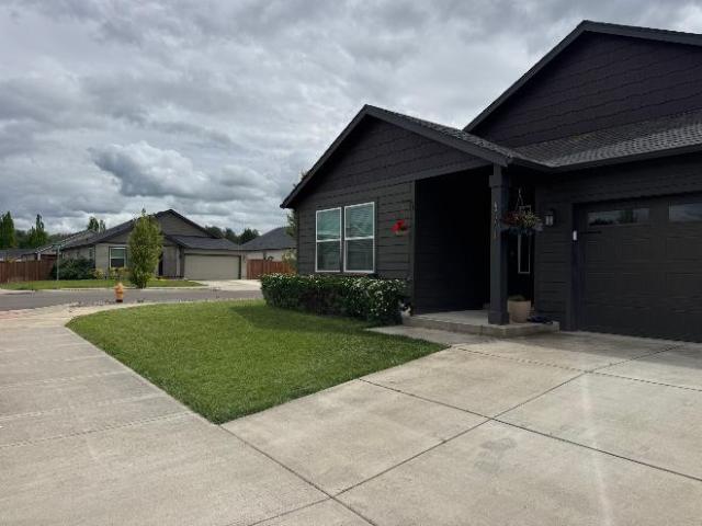 3 Br, 2 bath, Single Family 871 Ponderosa St