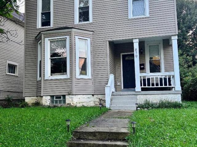3 Br, 2 bath, Single Family 879 Oakwood Ave