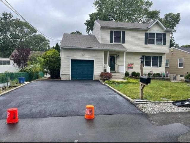 3 Br, 2 bath, Single Family 881 Linden Ave