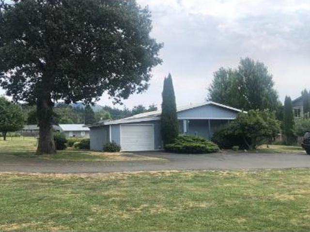 3 Br, 2 bath, Single Family 881 SW Pucker Huddle Rd