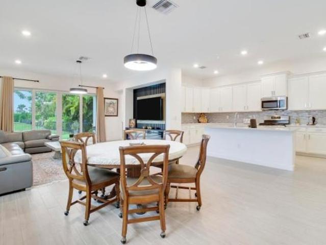 3 Br, 2 bath, Single Family 8914 Kingsmoor Way