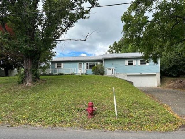 3 Br, 2 bath, Single Family 891 N 4th St