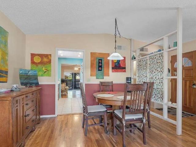 3 Br, 2 bath, Single Family 803 W Meade Ln