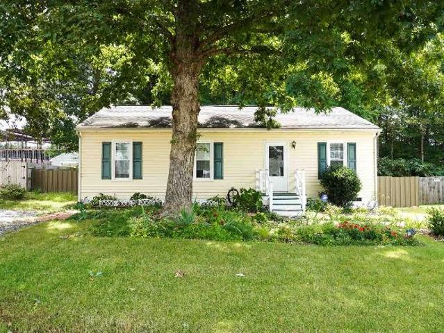 3 Br, 2 bath, Single Family 8001 Clovertree Court