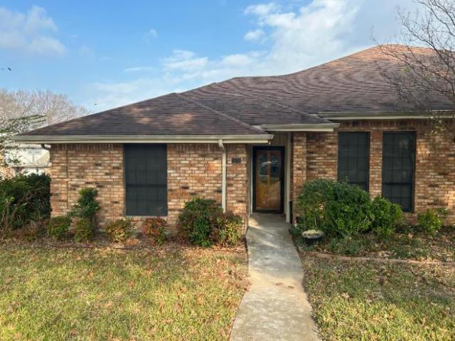 3 Br, 2 bath, Single Family 801 Summit Dr