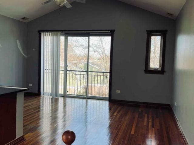 3 Br, 2 bath, Single Family 8036 S Kingston Ave