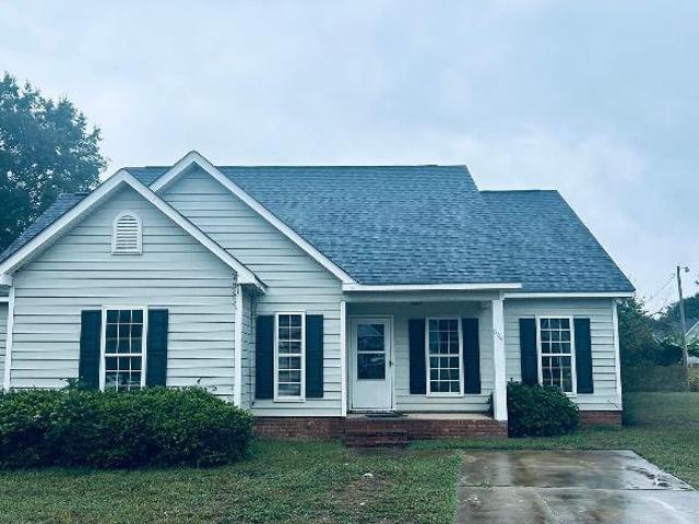 3 Br, 2 bath, Single Family 804 Valley Creek Dr